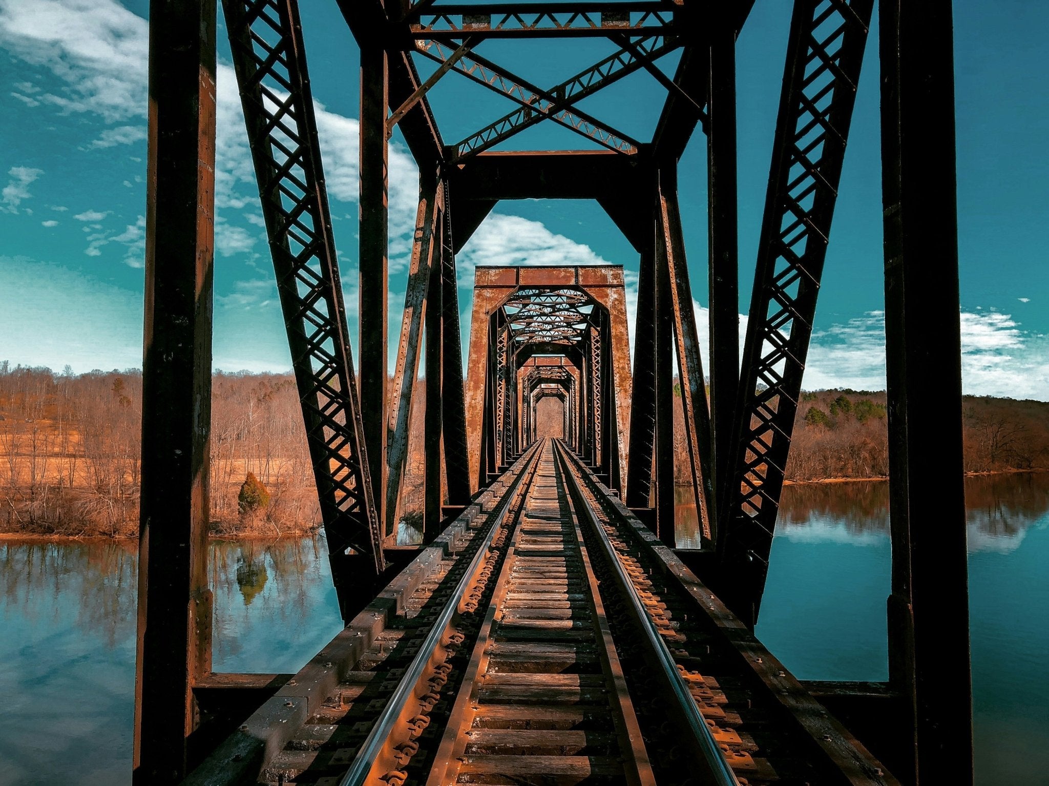 Building Bridges Between Generations in Your Church – Reframeyouth